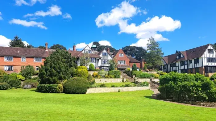 Care & Facilities at Reigate Beaumont Care Home | Barchester Healthcare
